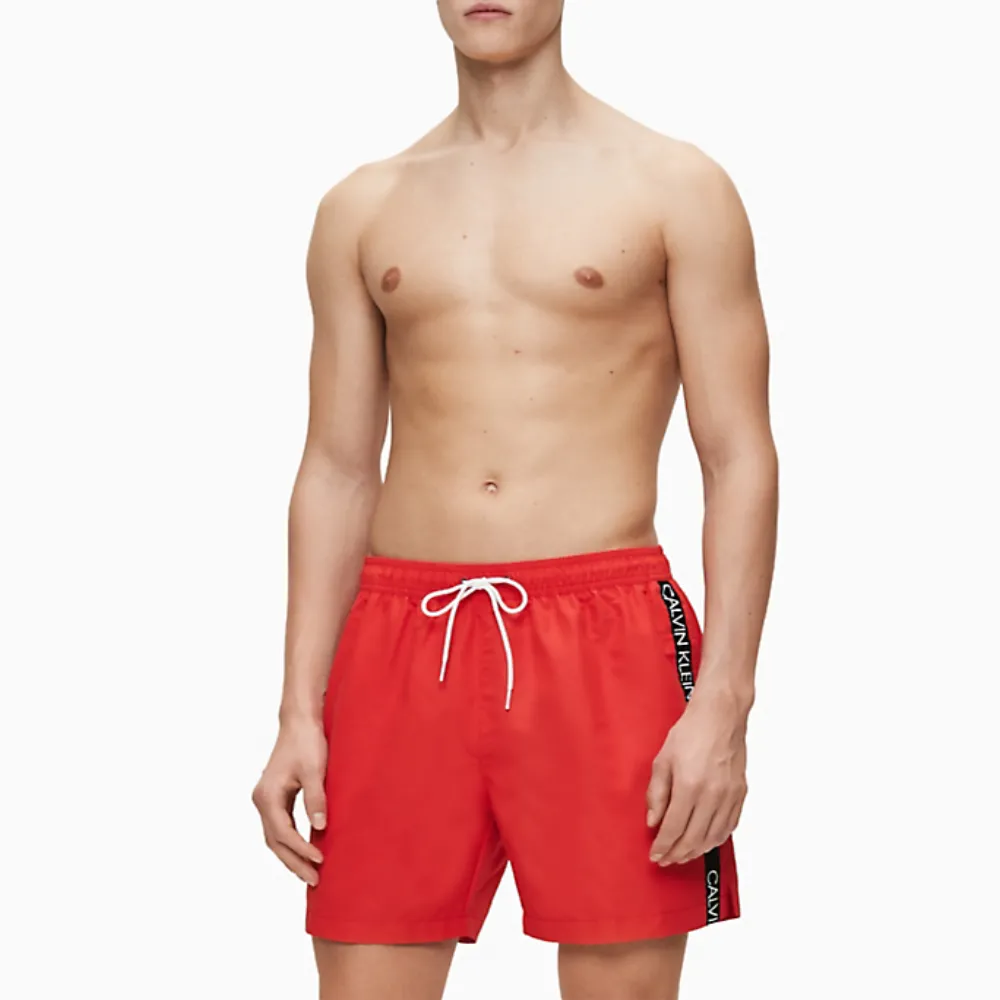 Short de bain homme Calvin Klein core logo tape Rouge - ZESHOES
